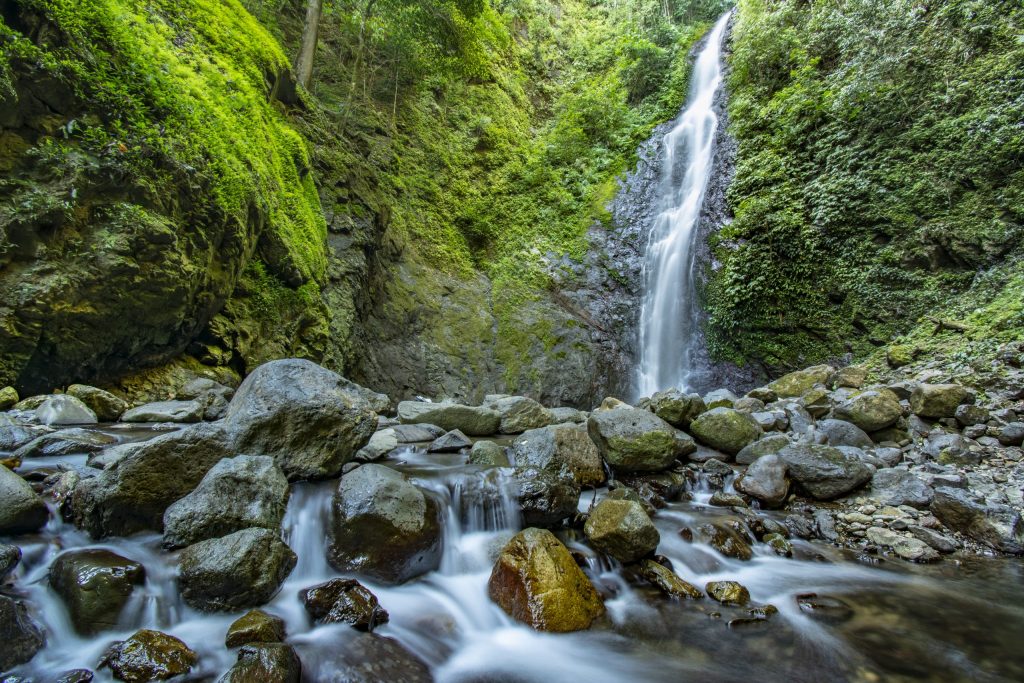 Tips Aman Kunjungi Wisata Air Terjun Ketika Musim Hujan - Media Edukasi ...